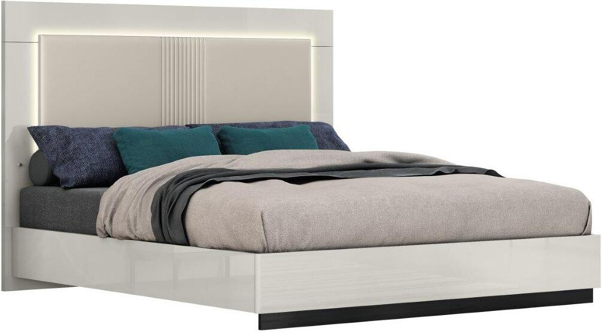 Bella Queen Bed In Black by J&M | 1StopBedrooms