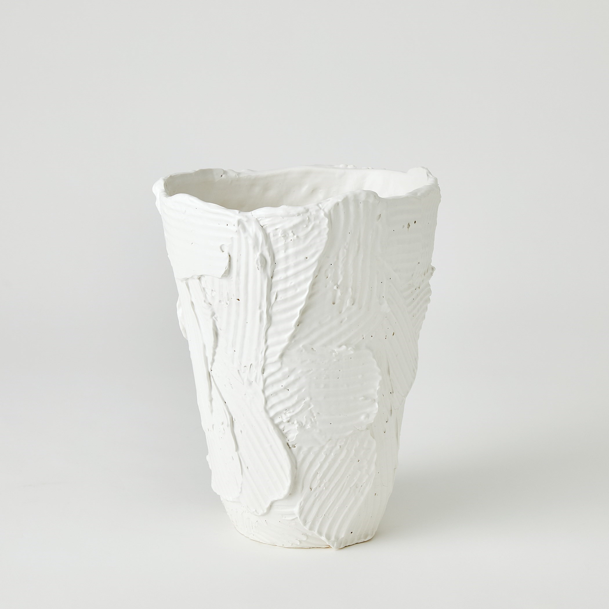 Chip Short Vase In Matte White by Global Views | 1StopBedrooms