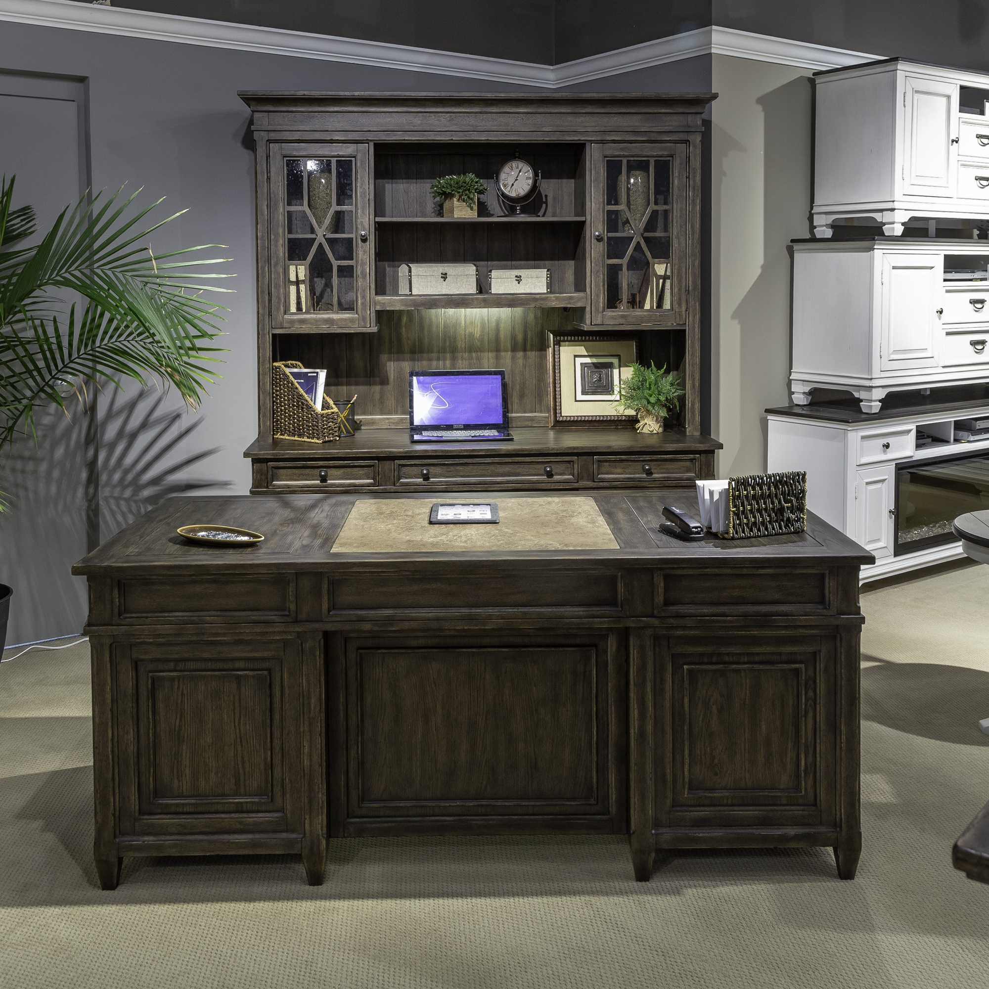 Paradise Valley 5 Piece Executive Set In Saddle Brown by Liberty | 1StopBedrooms