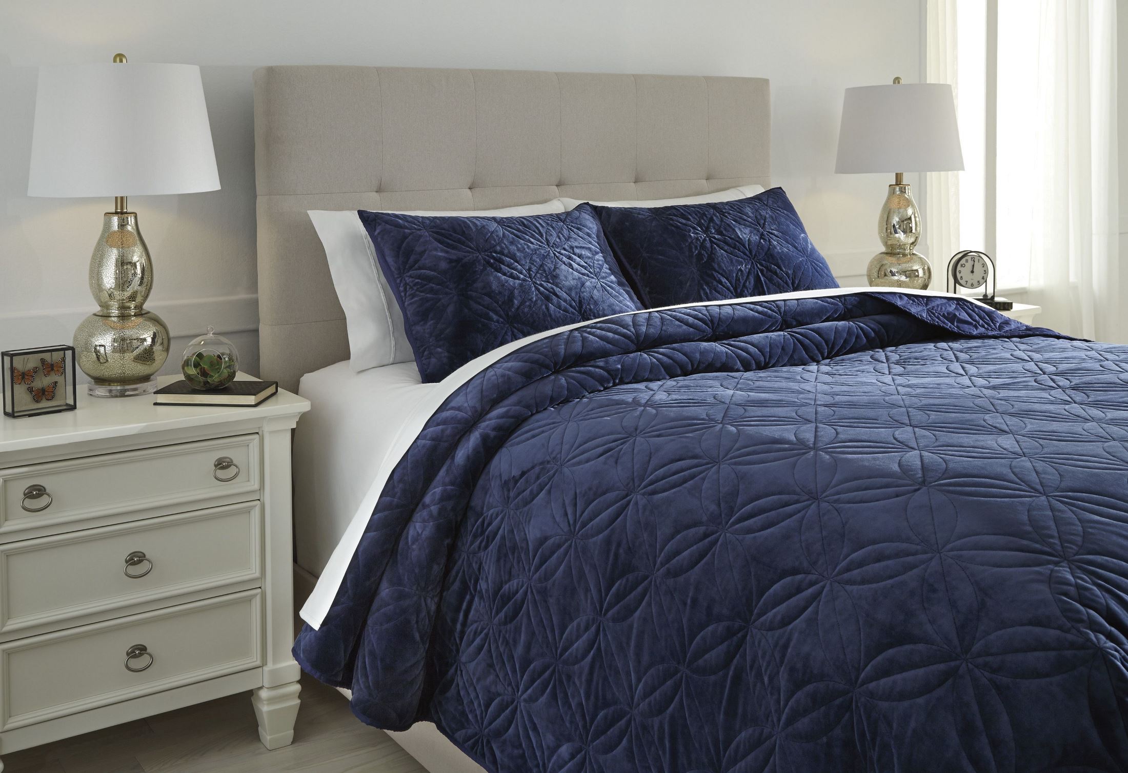 Linette Blue King Quilt Set by Ashley Furniture | 1StopBedrooms