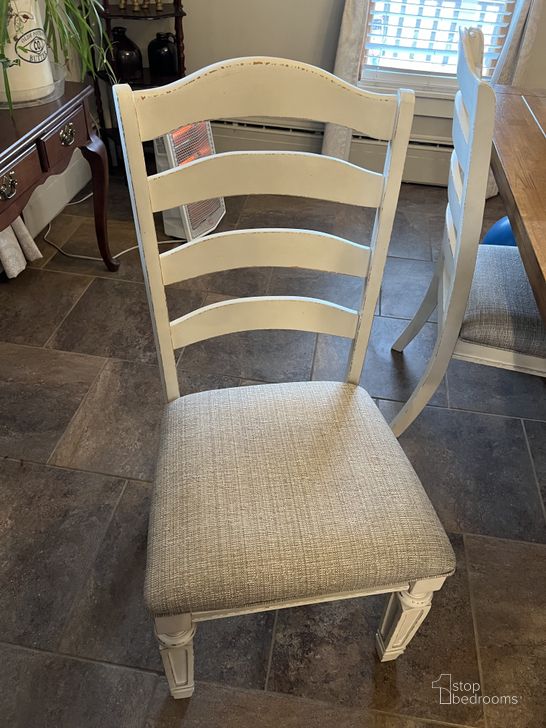 Realyn Two Tone 3 Piece Vanity by Ashley Furniture | 1StopBedrooms