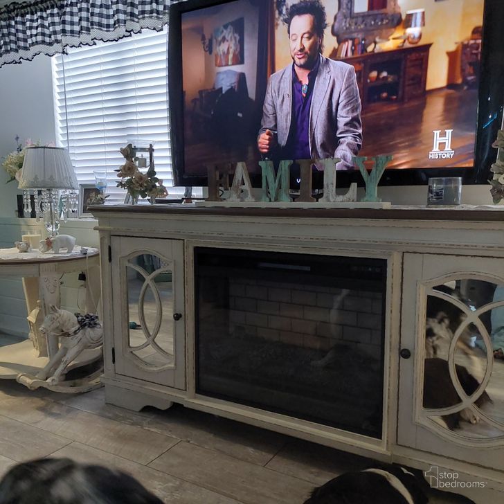 Realyn Two Tone 3 Piece Vanity by Ashley Furniture | 1StopBedrooms