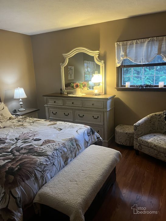 Realyn Two Tone 3 Piece Vanity by Ashley Furniture | 1StopBedrooms