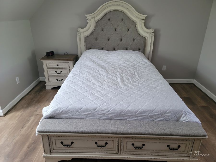 Realyn Two Tone 3 Piece Vanity by Ashley Furniture | 1StopBedrooms