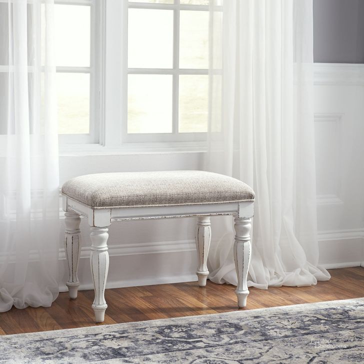 Magnolia Manor Antique White Accent Bench by Liberty | 1StopBedrooms