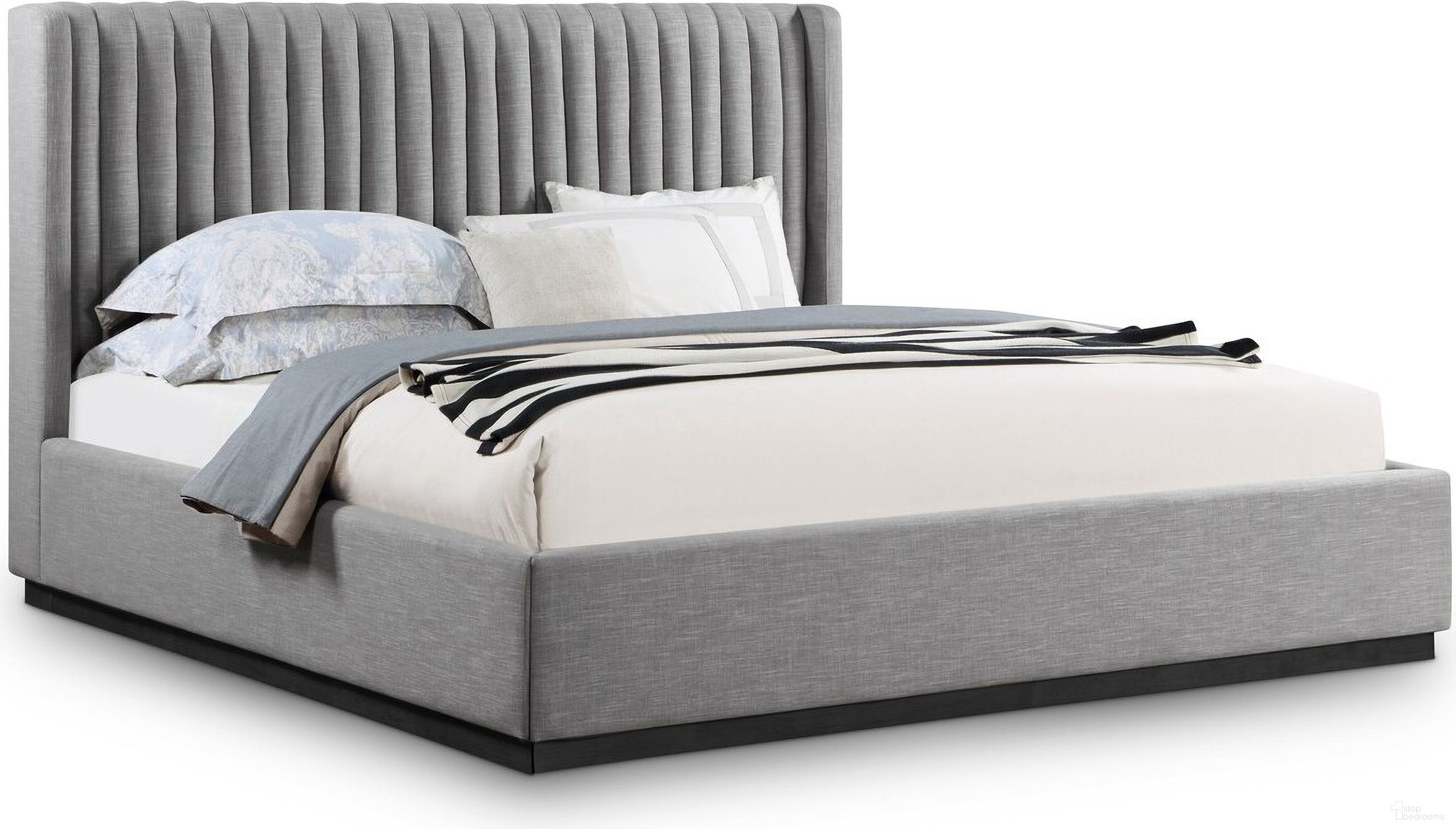 Logan Textured Fabric King Bed In Grey Linen by Meridian | 1StopBedrooms
